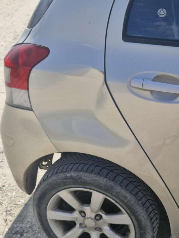 Dzeltens Toyota Yaris 2011 Kauņa, ar dzinēja tilpumu 1.33 L un nobraukumu 192 tūkst. km par 1000 €, foto 5 vietnē AUTOMOTO.COM.LV