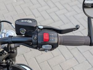 Melns Triumph Bonneville 2018 Viļņa, ar dzinēja tilpumu 1.20 L un nobraukumu 11 tūkst. km par 6250 €, foto 13 vietnē AUTOMOTO.COM.LV