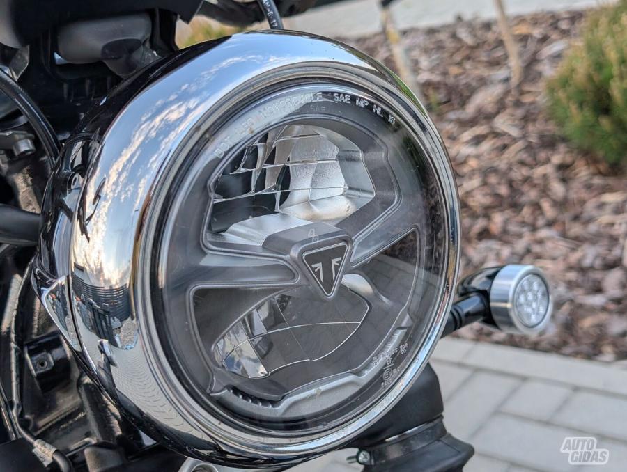 Melns Triumph Bonneville 2018 Viļņa, ar dzinēja tilpumu 1.20 L un nobraukumu 11 tūkst. km par 6250 €, foto 17 vietnē AUTOMOTO.COM.LV