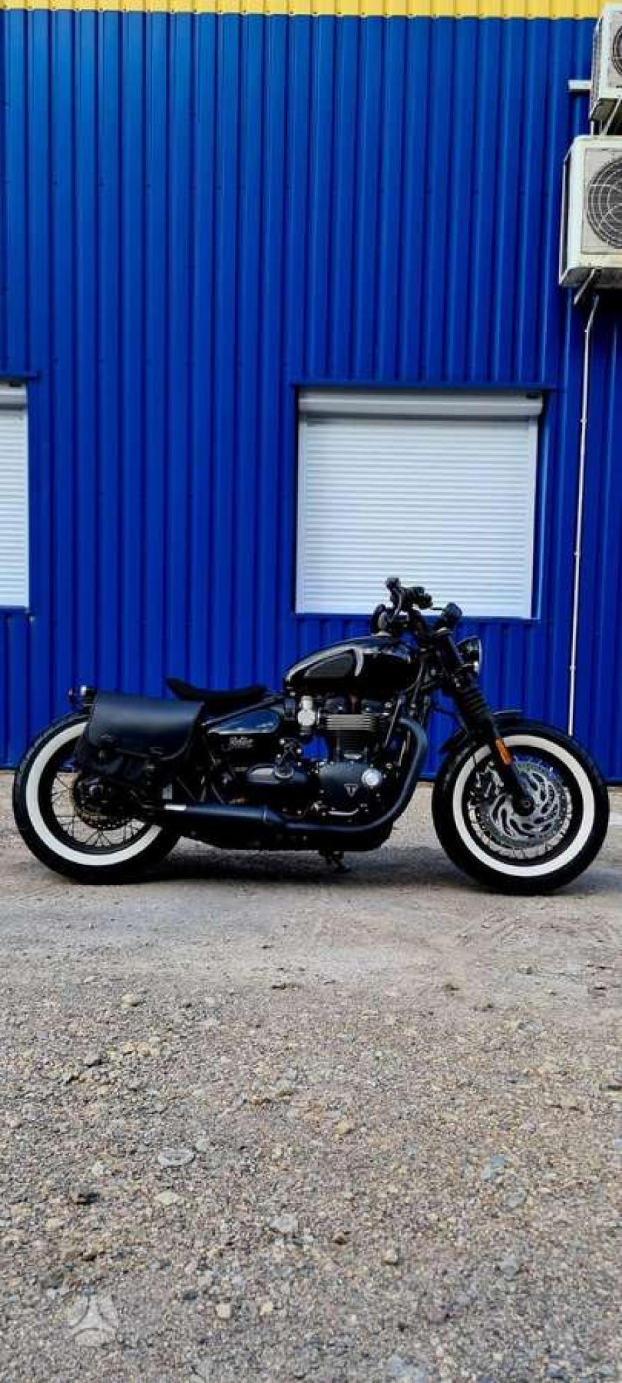 Melns Triumph Bonneville 2018 Šauļi, ar dzinēja tilpumu 1.20 L un nobraukumu 65 tūkst. km par 8800 €, foto 1 vietnē AUTOMOTO.COM.LV