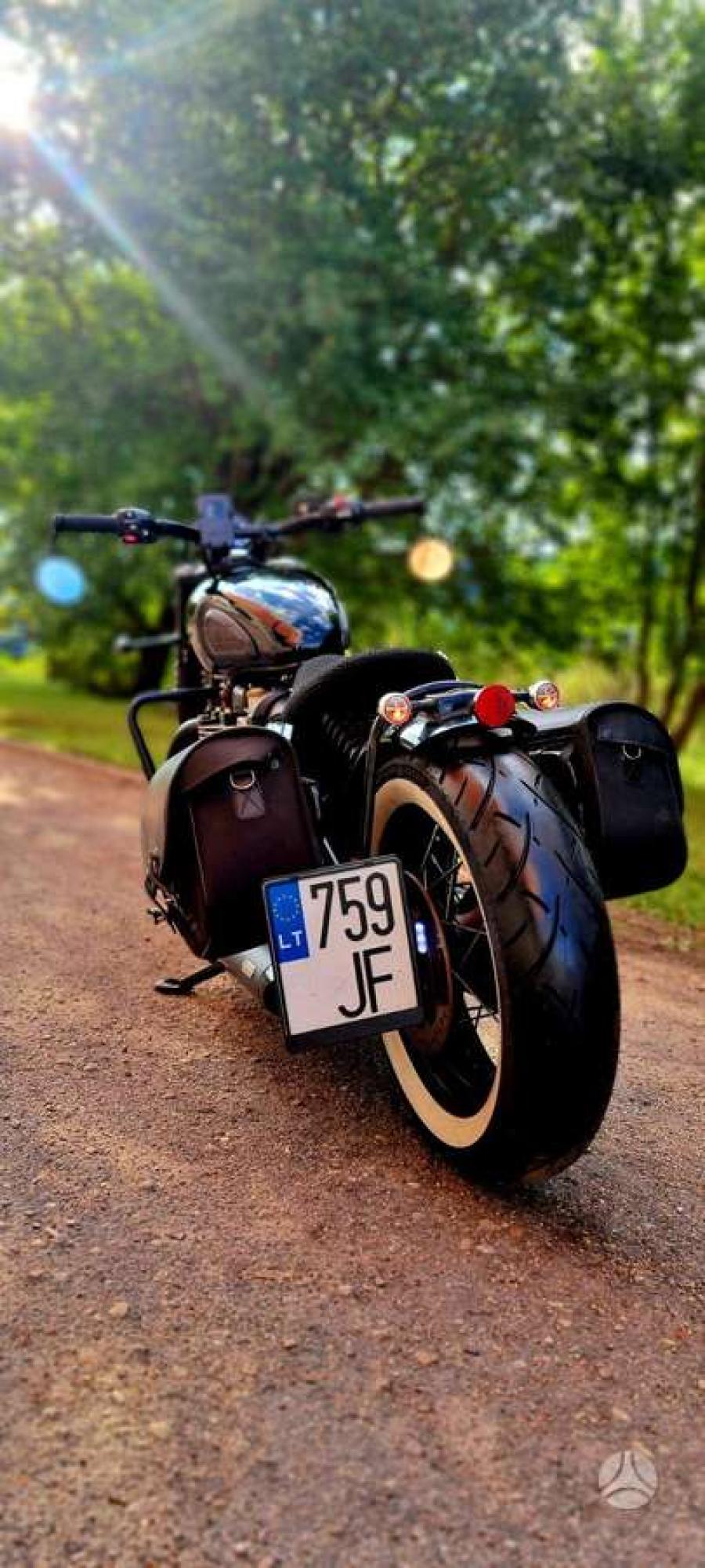 Melns Triumph Bonneville 2018 Šauļi, ar dzinēja tilpumu 1.20 L un nobraukumu 65 tūkst. km par 8800 €, foto 5 vietnē AUTOMOTO.COM.LV