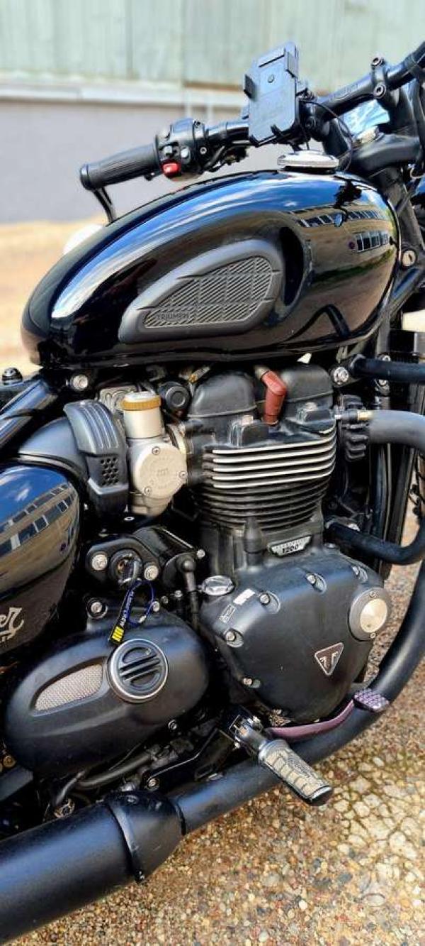 Melns Triumph Bonneville 2018 Šauļi, ar dzinēja tilpumu 1.20 L un nobraukumu 65 tūkst. km par 8800 €, foto 10 vietnē AUTOMOTO.COM.LV