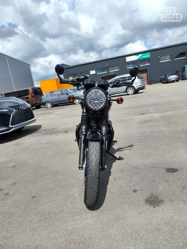Black Triumph Bonneville 2020 in Kaunas, with an engine capacity of 1.20 L and mileage of 4 thousand km for 8000 €, photo 3 on AUTOMOTO.COM.LV