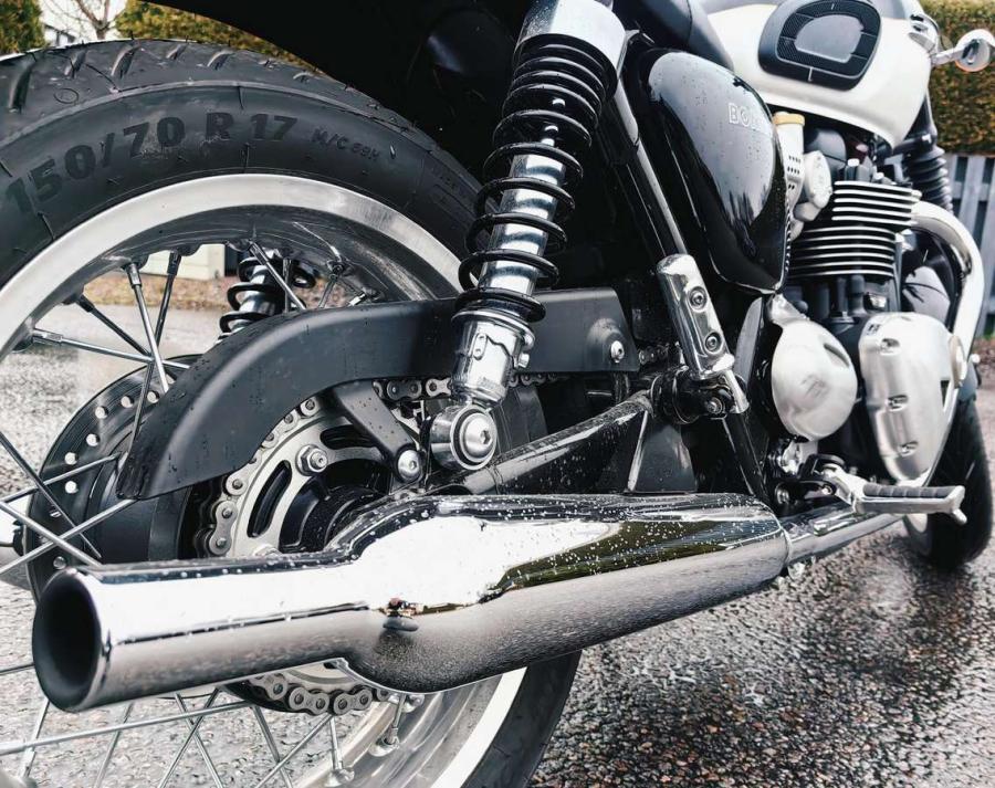 Melns Triumph Bonneville 2024 Tallina, ar dzinēja tilpumu 1.20 L un nobraukumu 42 tūkst. km par 11500 €, foto 3 vietnē AUTOMOTO.COM.LV