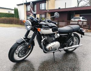 Melns Triumph Bonneville 2024 Tallina, ar dzinēja tilpumu 1.20 L un nobraukumu 42 tūkst. km par 11500 €, foto 7 vietnē AUTOMOTO.COM.LV