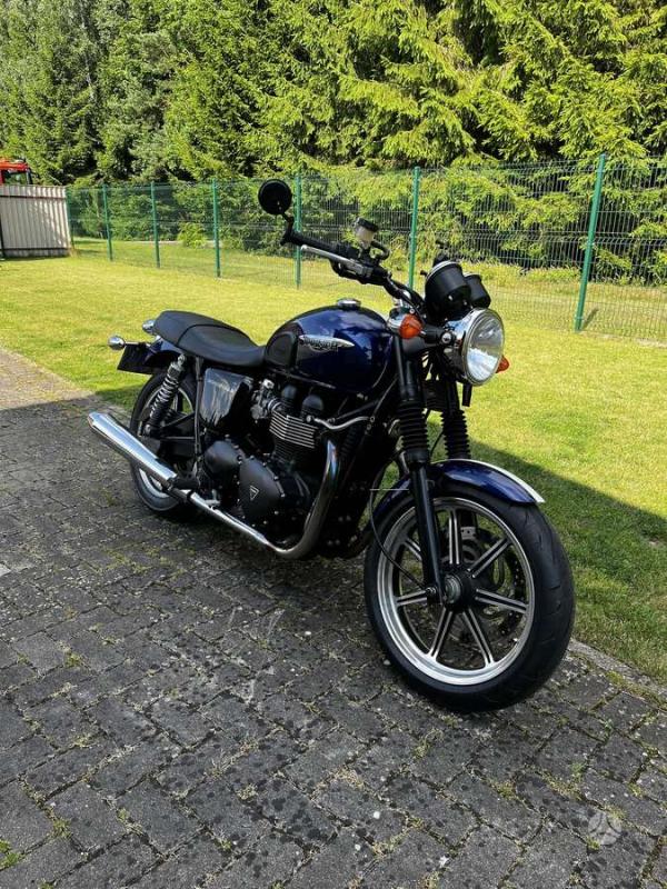 Blue Triumph Bonneville 2010 in Panevezys, with an engine capacity of 0.90 L and mileage of 19 thousand km for 4900 €, photo 3 on AUTOMOTO.COM.LV