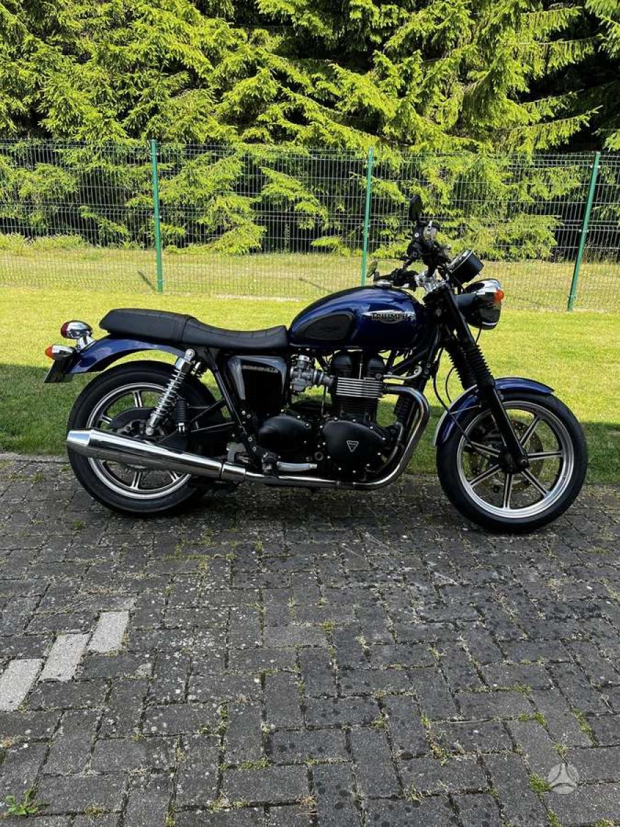 Blue Triumph Bonneville 2010 in Panevezys, with an engine capacity of 0.90 L and mileage of 19 thousand km for 4900 €, photo 1 on AUTOMOTO.COM.LV