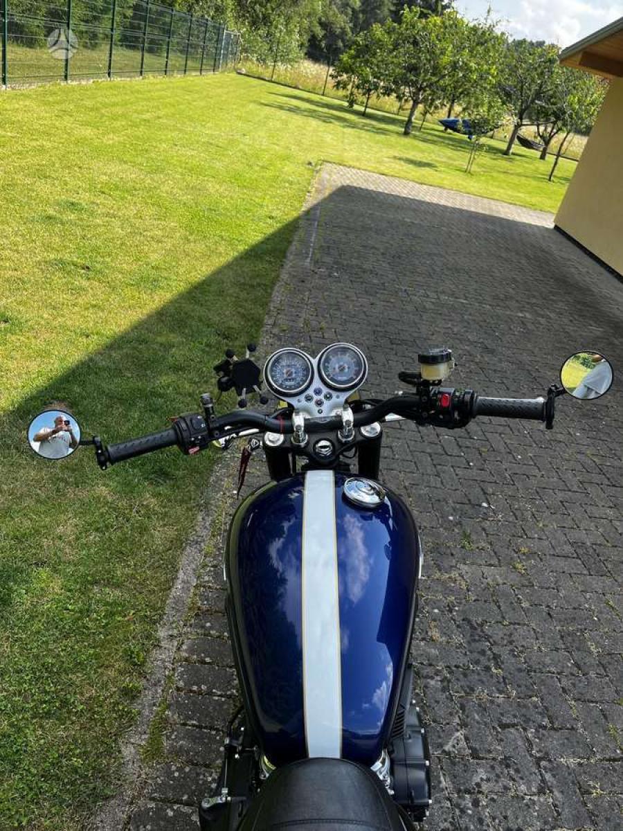Blue Triumph Bonneville 2010 in Panevezys, with an engine capacity of 0.90 L and mileage of 19 thousand km for 4900 €, photo 8 on AUTOMOTO.COM.LV