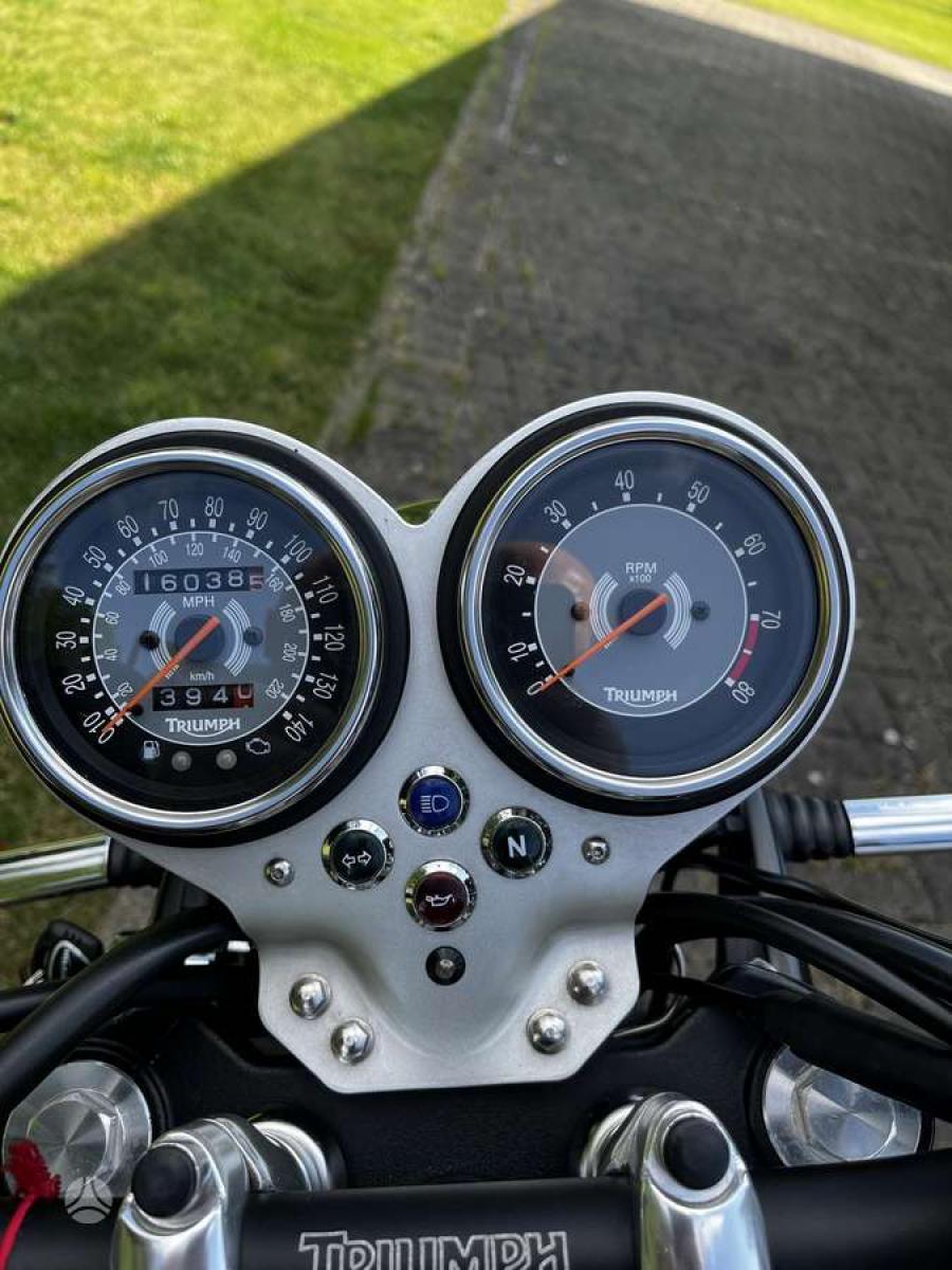 Blue Triumph Bonneville 2010 in Panevezys, with an engine capacity of 0.90 L and mileage of 19 thousand km for 4900 €, photo 9 on AUTOMOTO.COM.LV