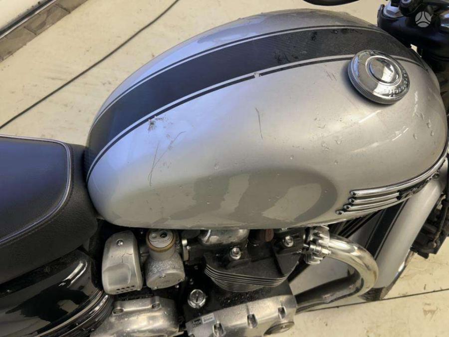 Pelēks Triumph Bonneville 2018 Radviliškis, ar dzinēja tilpumu 1.20 L un nobraukumu 45 tūkst. km par 4650 €, foto 9 vietnē AUTOMOTO.COM.LV