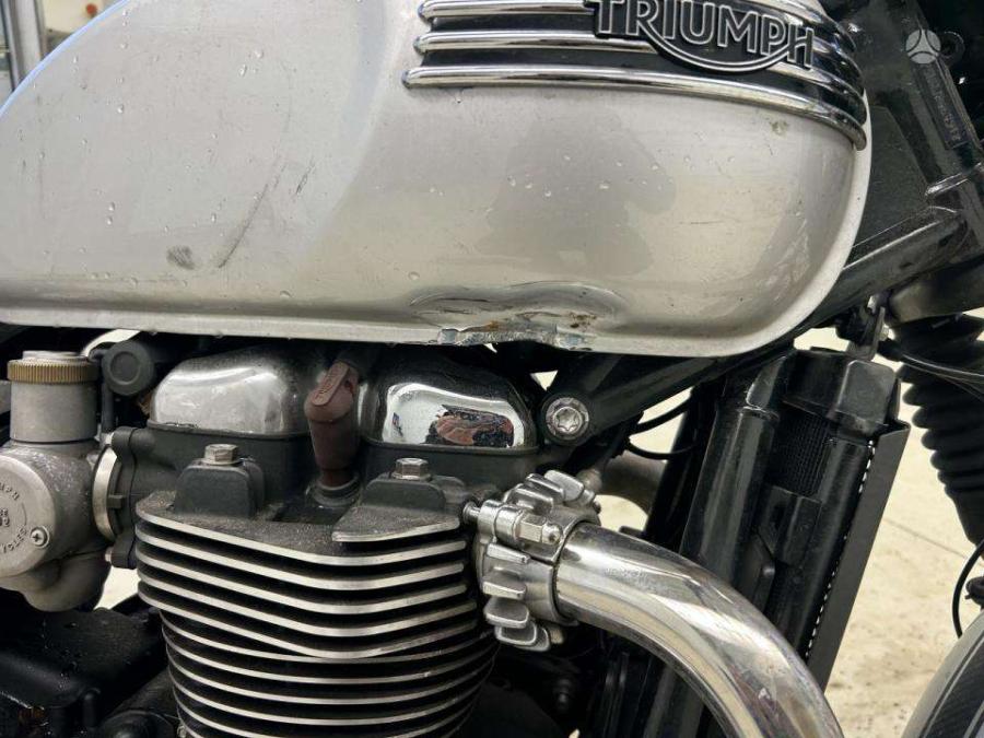 Pelēks Triumph Bonneville 2018 Radviliškis, ar dzinēja tilpumu 1.20 L un nobraukumu 45 tūkst. km par 4650 €, foto 10 vietnē AUTOMOTO.COM.LV