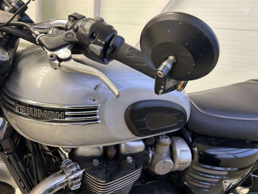 Pelēks Triumph Bonneville 2018 Radviliškis, ar dzinēja tilpumu 1.20 L un nobraukumu 45 tūkst. km par 4650 €, foto 14 vietnē AUTOMOTO.COM.LV