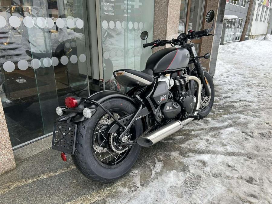 Pelēks Triumph Bonneville 2026 Viļņa, ar dzinēja tilpumu 1.20 L un nobraukumu 0 tūkst. km par 15990 €, foto 2 vietnē AUTOMOTO.COM.LV