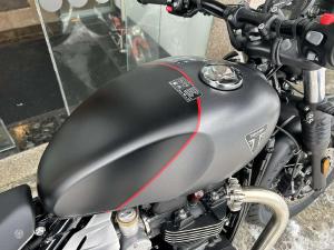 Pelēks Triumph Bonneville 2026 Viļņa, ar dzinēja tilpumu 1.20 L un nobraukumu 0 tūkst. km par 15990 €, foto 5 vietnē AUTOMOTO.COM.LV