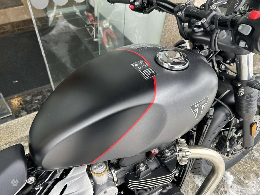 Pelēks Triumph Bonneville 2026 Viļņa, ar dzinēja tilpumu 1.20 L un nobraukumu 0 tūkst. km par 15990 €, foto 5 vietnē AUTOMOTO.COM.LV