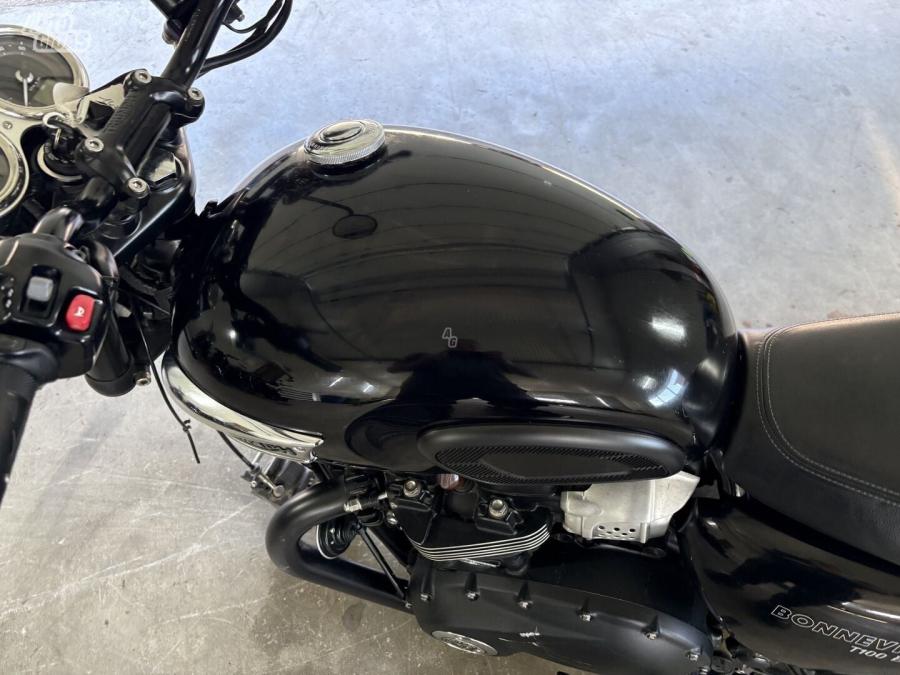 Triumph Bonneville 2017 Kelmė, ar dzinēja tilpumu 0.90 L un nobraukumu 10 tūkst. km par 1630 €, foto 18 vietnē AUTOMOTO.COM.LV