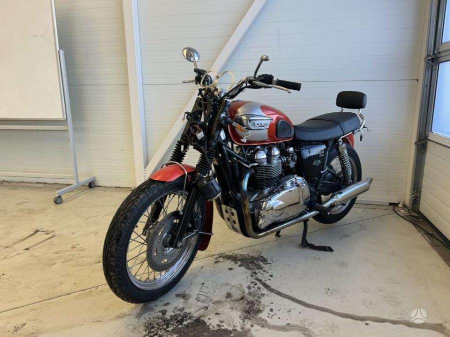 Sarkans Triumph Bonneville 2002 Radviliškis, ar dzinēja tilpumu 0.80 L un nobraukumu 37 tūkst. km par 2350 €, foto 1 vietnē AUTOMOTO.COM.LV