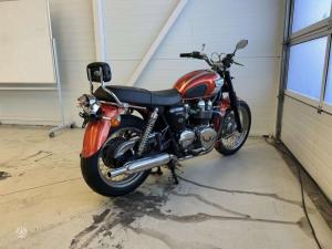 Sarkans Triumph Bonneville 2002 Radviliškis, ar dzinēja tilpumu 0.80 L un nobraukumu 37 tūkst. km par 2350 €, foto 3 vietnē AUTOMOTO.COM.LV