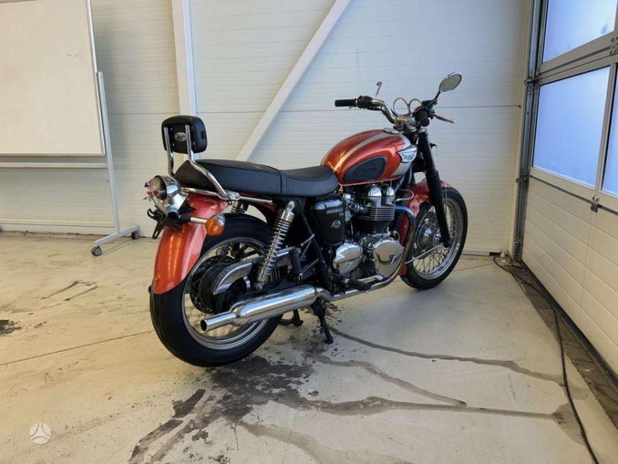 Sarkans Triumph Bonneville 2002 Radviliškis, ar dzinēja tilpumu 0.80 L un nobraukumu 37 tūkst. km par 2350 €, foto 3 vietnē AUTOMOTO.COM.LV