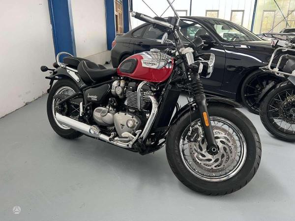 Красный Триумф Bonneville 2023 в Вильнюс, объемом двигателя 1.20 л и пробегом 1 тыс. км за 9700 €, фото 1 на AUTOMOTO.COM.LV