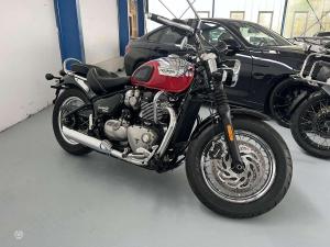 Red Triumph Bonneville 2023 in Vilnius, with an engine capacity of 1.20 L and mileage of 1 thousand km for 9700 €, photo  on AUTOMOTO.COM.LV