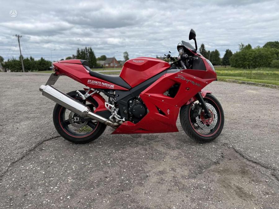 Sarkans Triumph Daytona 2006 Rokiškis, ar dzinēja tilpumu 0.60 L un nobraukumu 53 tūkst. km par 2500 €, foto 5 vietnē AUTOMOTO.COM.LV