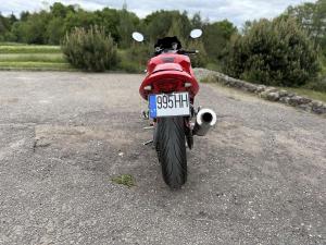 Sarkans Triumph Daytona 2006 Rokiškis, ar dzinēja tilpumu 0.60 L un nobraukumu 53 tūkst. km par 2500 €, foto 6 vietnē AUTOMOTO.COM.LV
