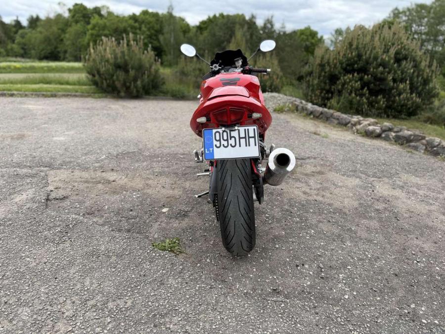 Sarkans Triumph Daytona 2006 Rokiškis, ar dzinēja tilpumu 0.60 L un nobraukumu 53 tūkst. km par 2500 €, foto 6 vietnē AUTOMOTO.COM.LV