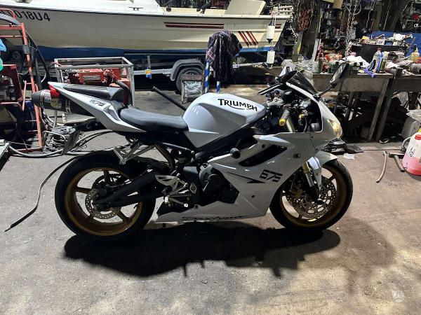 Balts Triumph Daytona 2009 Klaipėda, ar dzinēja tilpumu 0.68 L un nobraukumu 32 tūkst. km par 3000 €, foto 1 vietnē AUTOMOTO.COM.LV