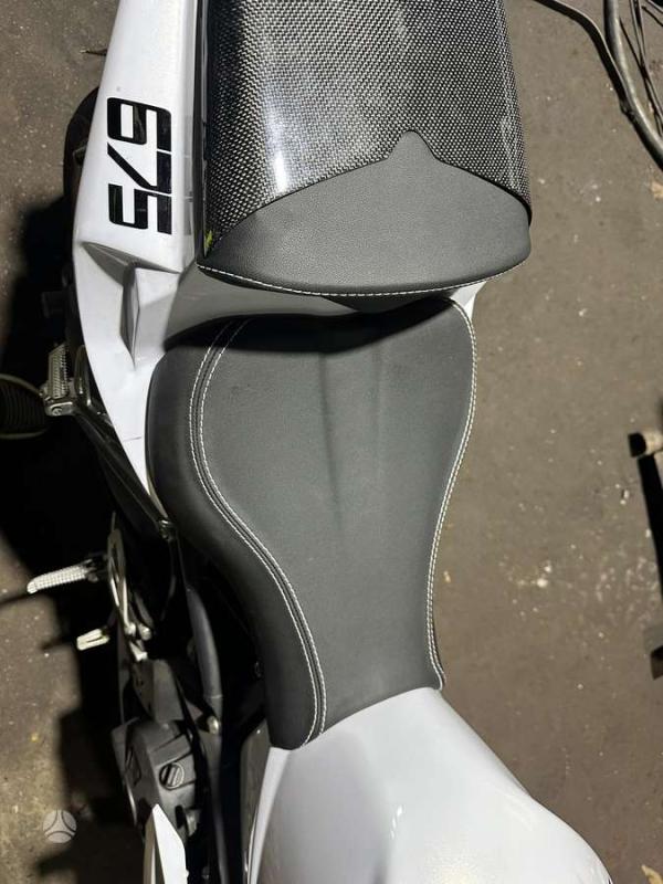 Balts Triumph Daytona 2009 Klaipėda, ar dzinēja tilpumu 0.68 L un nobraukumu 32 tūkst. km par 3000 €, foto 6 vietnē AUTOMOTO.COM.LV