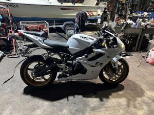 White Triumph Daytona 2009 in Klaipeda, with an engine capacity of 0.68 L and mileage of 32 thousand km for 3000 €, photo 1 on AUTOMOTO.COM.LV
