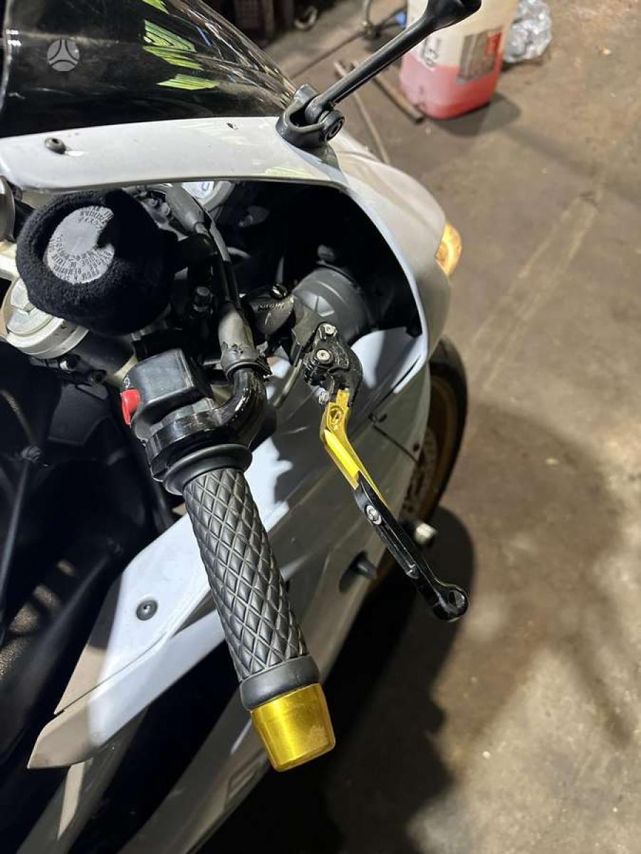 White Triumph Daytona 2009 in Klaipeda, with an engine capacity of 0.68 L and mileage of 32 thousand km for 3000 €, photo 8 on AUTOMOTO.COM.LV