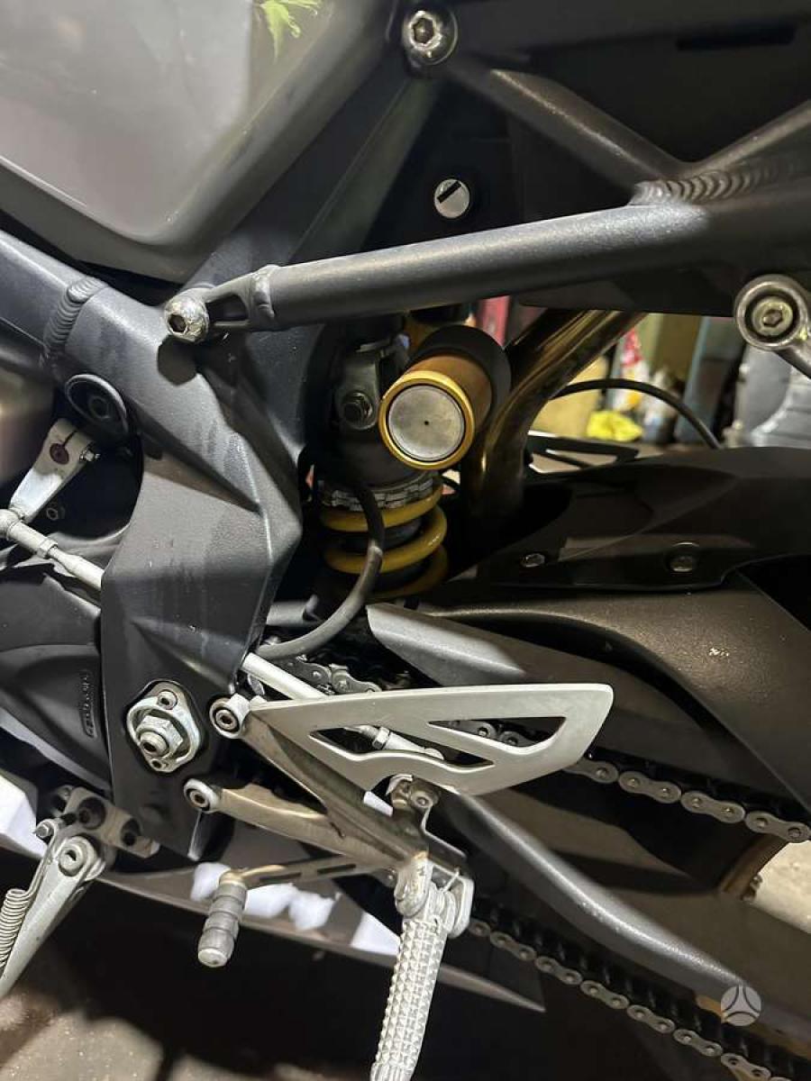 White Triumph Daytona 2009 in Klaipeda, with an engine capacity of 0.68 L and mileage of 32 thousand km for 3000 €, photo 12 on AUTOMOTO.COM.LV