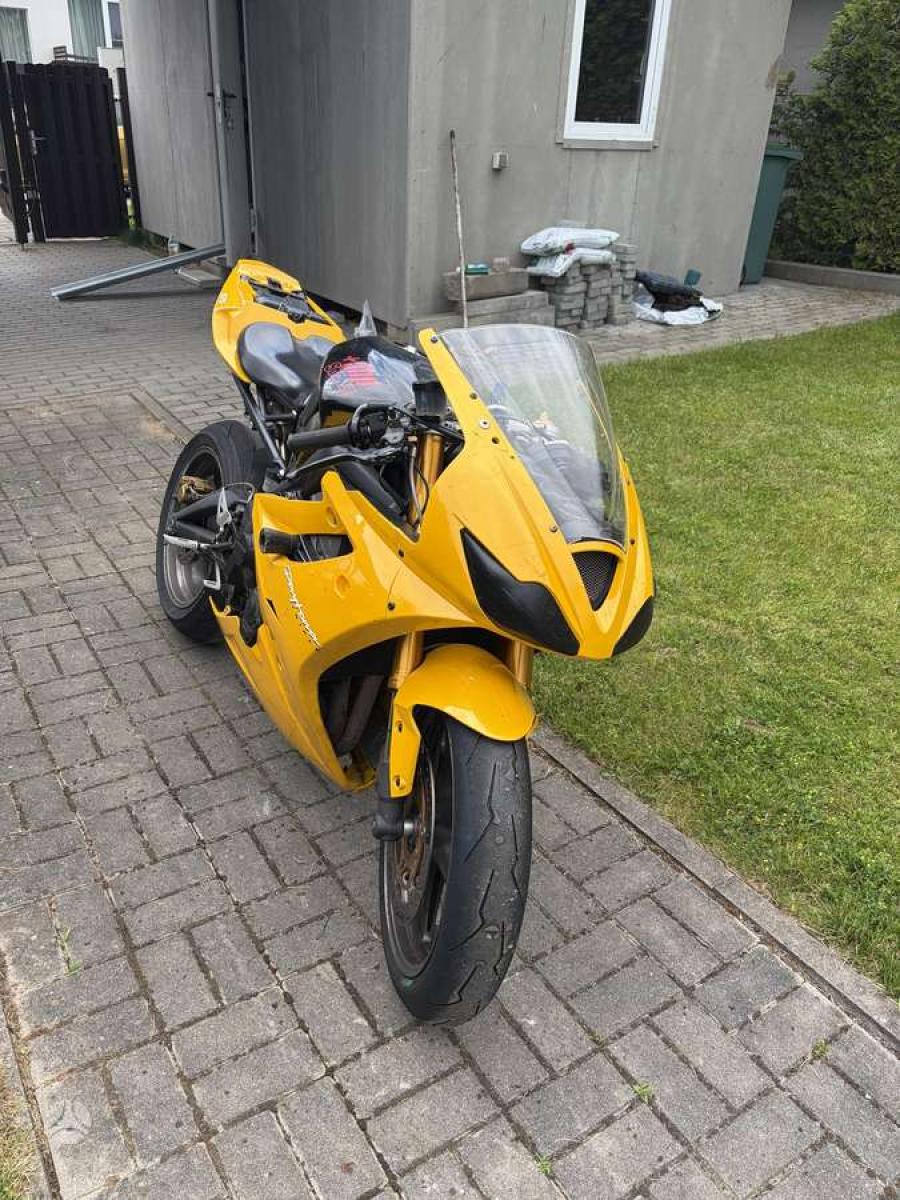 Dzeltens Triumph Daytona 2006 Viļņa, ar dzinēja tilpumu 0.68 L un nobraukumu 40 tūkst. km par 2300 €, foto 1 vietnē AUTOMOTO.COM.LV