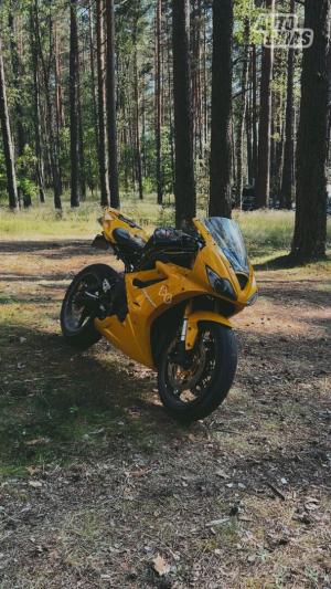 Dzeltens Triumph Daytona 2007 Viļņa, ar dzinēja tilpumu 0.00 L un nobraukumu 53 tūkst. km par 3100 €, foto 1 vietnē AUTOMOTO.COM.LV