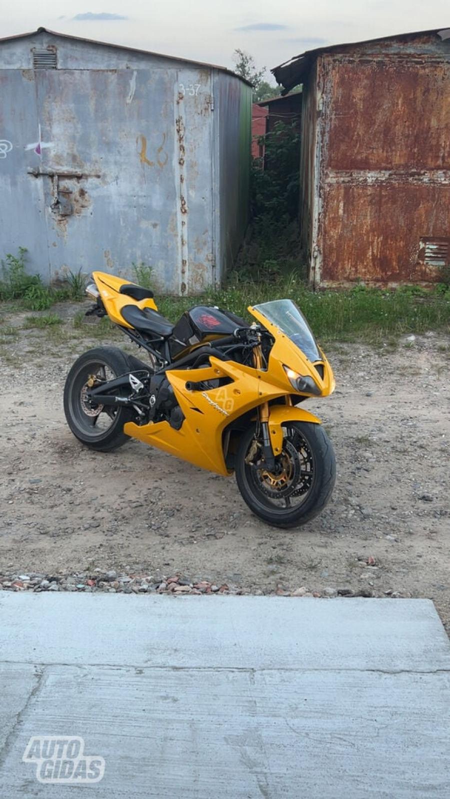 Dzeltens Triumph Daytona 2007 Viļņa, ar dzinēja tilpumu 0.00 L un nobraukumu 53 tūkst. km par 3100 €, foto 4 vietnē AUTOMOTO.COM.LV