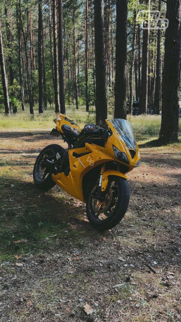 Триумф Дайтона 2007 в Вильнюс на AUTOMOTO.COM.LV Желтый Триумф Дайтона 2007 в Вильнюс, объемом двигателя 0.00 л и пробегом 53 тыс. км за 2400 €, фото 1 на AUTOMOTO.COM.LV