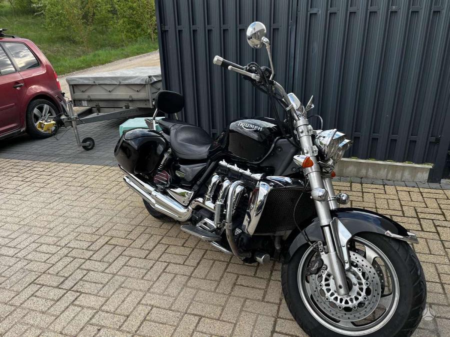 Black Triumph Rocket III 2006 in Trakai, with an engine capacity of 2.30 L and mileage of 40 thousand km for 5500 €, photo 1 on AUTOMOTO.COM.LV