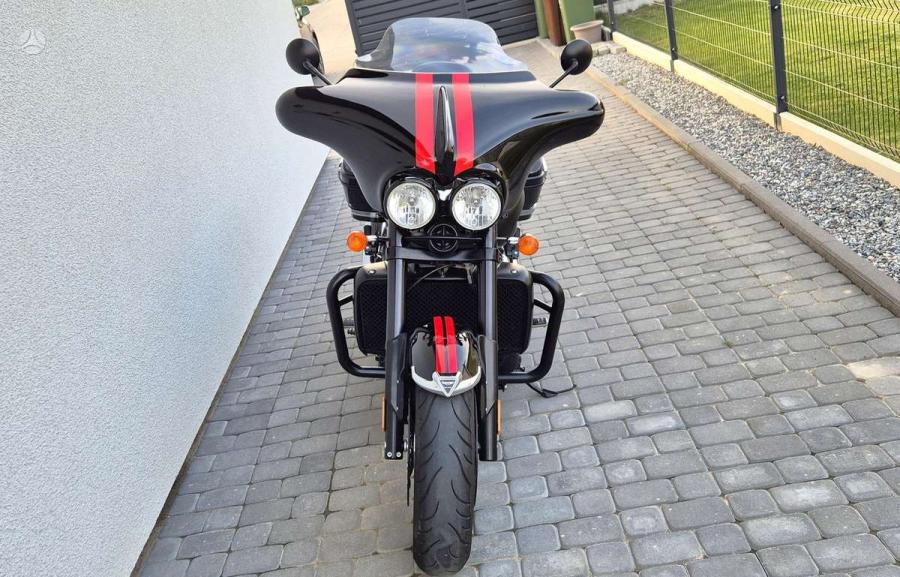 Black Triumph Rocket III 2018 in Kaunas, with an engine capacity of 2.29 L and mileage of 20 thousand km for 12500 €, photo 6 on AUTOMOTO.COM.LV