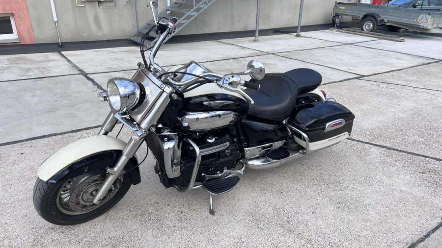 Brūns Triumph Rocket III 2007 Kauņa, ar dzinēja tilpumu 2.30 L un nobraukumu 82 tūkst. km par 5000 €, foto 1 vietnē AUTOMOTO.COM.LV
