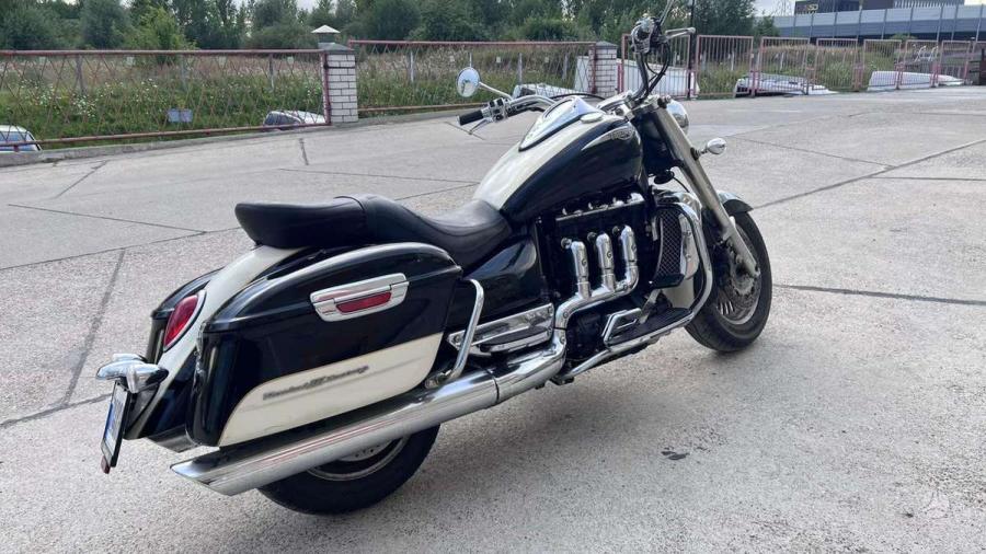Brūns Triumph Rocket III 2007 Kauņa, ar dzinēja tilpumu 2.30 L un nobraukumu 82 tūkst. km par 5000 €, foto 5 vietnē AUTOMOTO.COM.LV