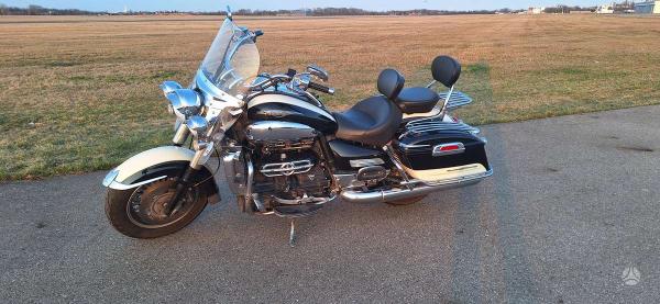 Triumph Rocket III 2009 in Kaunas, with an engine capacity of 2.30 L and mileage of 52 thousand km for 8100 €, photo 10 on AUTOMOTO.COM.LV