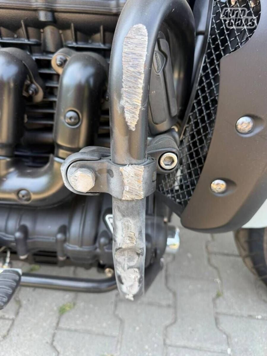Triumph Rocket III 2017 Jonava, ar dzinēja tilpumu 2.30 L un nobraukumu 38 tūkst. km par 8000 €, foto 16 vietnē AUTOMOTO.COM.LV