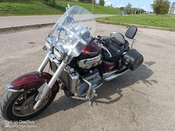 Red Triumph Rocket III 2004 in Jonava, with an engine capacity of 2.30 L and mileage of 63 thousand km for 6500 €, photo 5 on AUTOMOTO.COM.LV