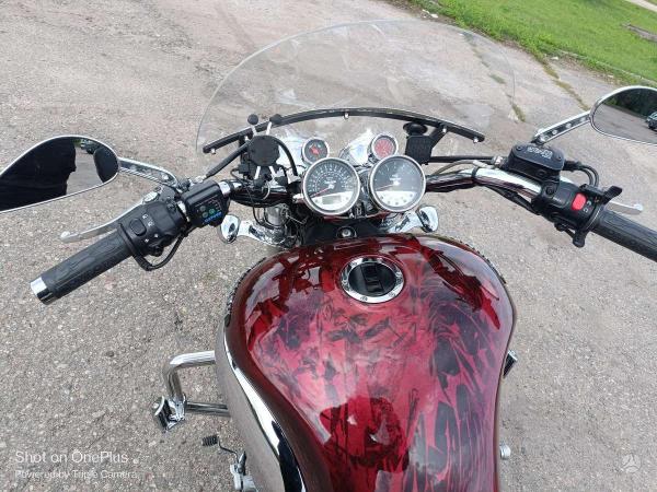 Red Triumph Rocket III 2004 in Jonava, with an engine capacity of 2.30 L and mileage of 63 thousand km for 6500 €, photo 6 on AUTOMOTO.COM.LV