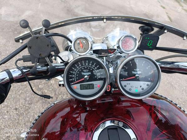 Red Triumph Rocket III 2004 in Jonava, with an engine capacity of 2.30 L and mileage of 63 thousand km for 6500 €, photo 7 on AUTOMOTO.COM.LV