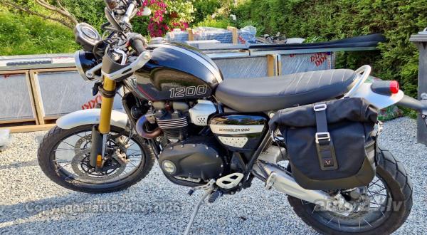 Melns Triumph Scrambler 2025 Tallina, ar dzinēja tilpumu 1.20 L un nobraukumu 6 tūkst. km par 12900 €, foto 7 vietnē AUTOMOTO.COM.LV