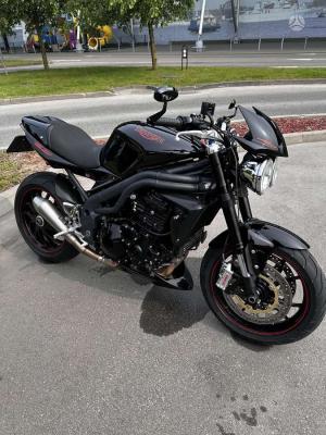 Черный Триумф Speed Triple 2009 в Клайпеда, объемом двигателя 1.05 л и пробегом 60 тыс. км за 3700 €, фото  на AUTOMOTO.COM.LV