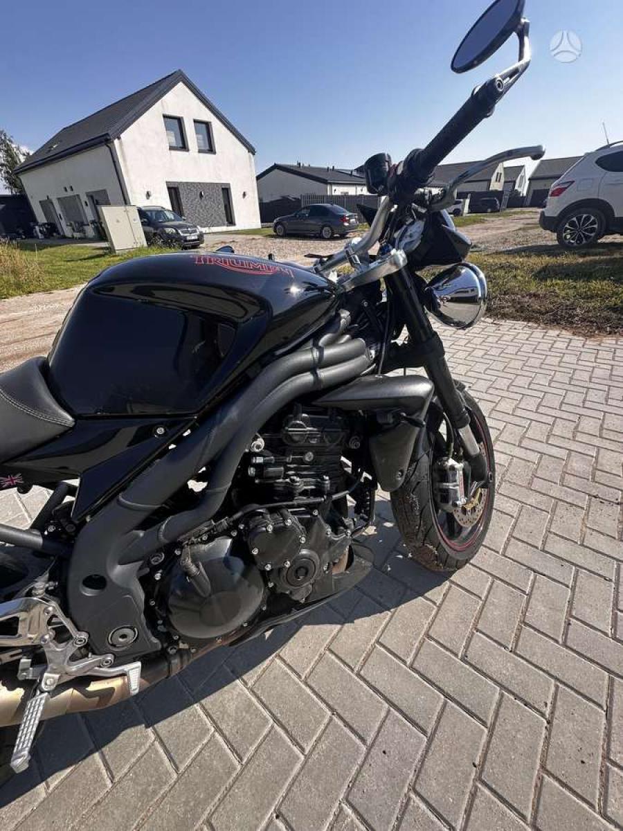 Black Triumph Speed Triple 2009 in Klaipeda, with an engine capacity of 1.05 L and mileage of 60 thousand km for 3700 €, photo 9 on AUTOMOTO.COM.LV