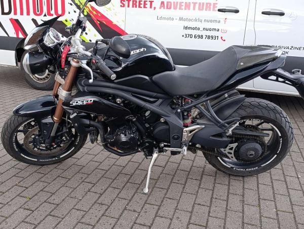 Black Triumph Speed Triple 2012 in Vievis, with an engine capacity of 1.05 L and mileage of 48 thousand km for 4300 €, photo 3 on AUTOMOTO.COM.LV